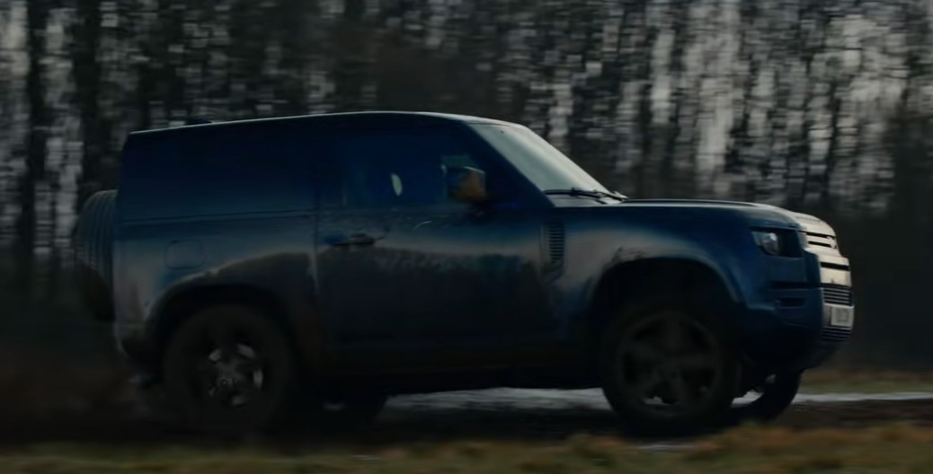 Land Rover Defender v teréne: britské SUV si zachovalo svoje terénne ...