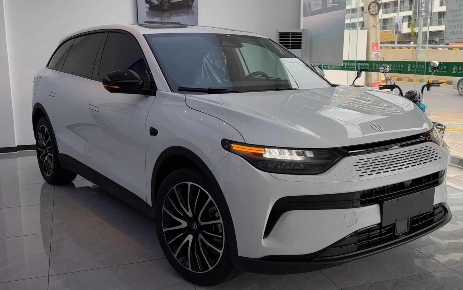 Leapmotor bude predávať lacné autá. Prvá várka sa plaví do Európy ...