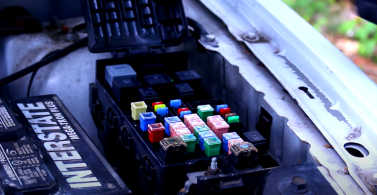 Automobilové poistky: typy, značenie, farby, výmena - Auto Trendy