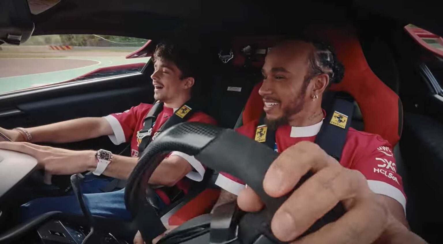 Hamilton a Leclerc testovali nové Ferrari F80: "Najrýchlejšie cestné ...