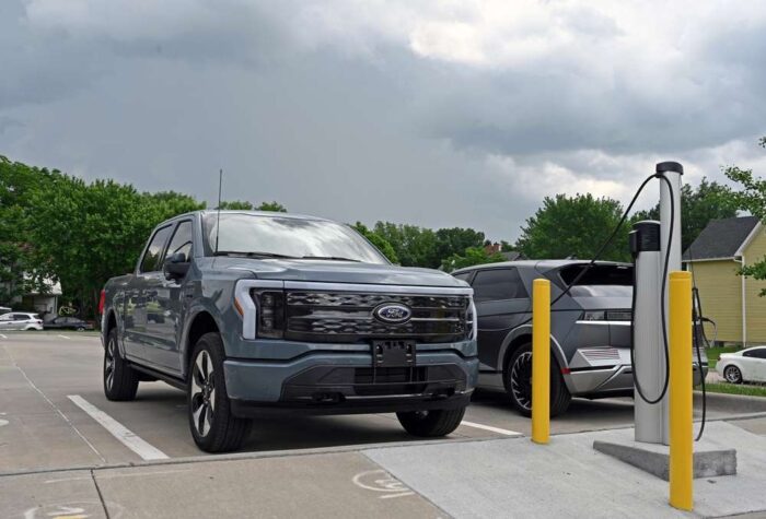Ford F-150 Lightning EREV: Elektrický pickup s dojazdom 1 000 km vďaka ...